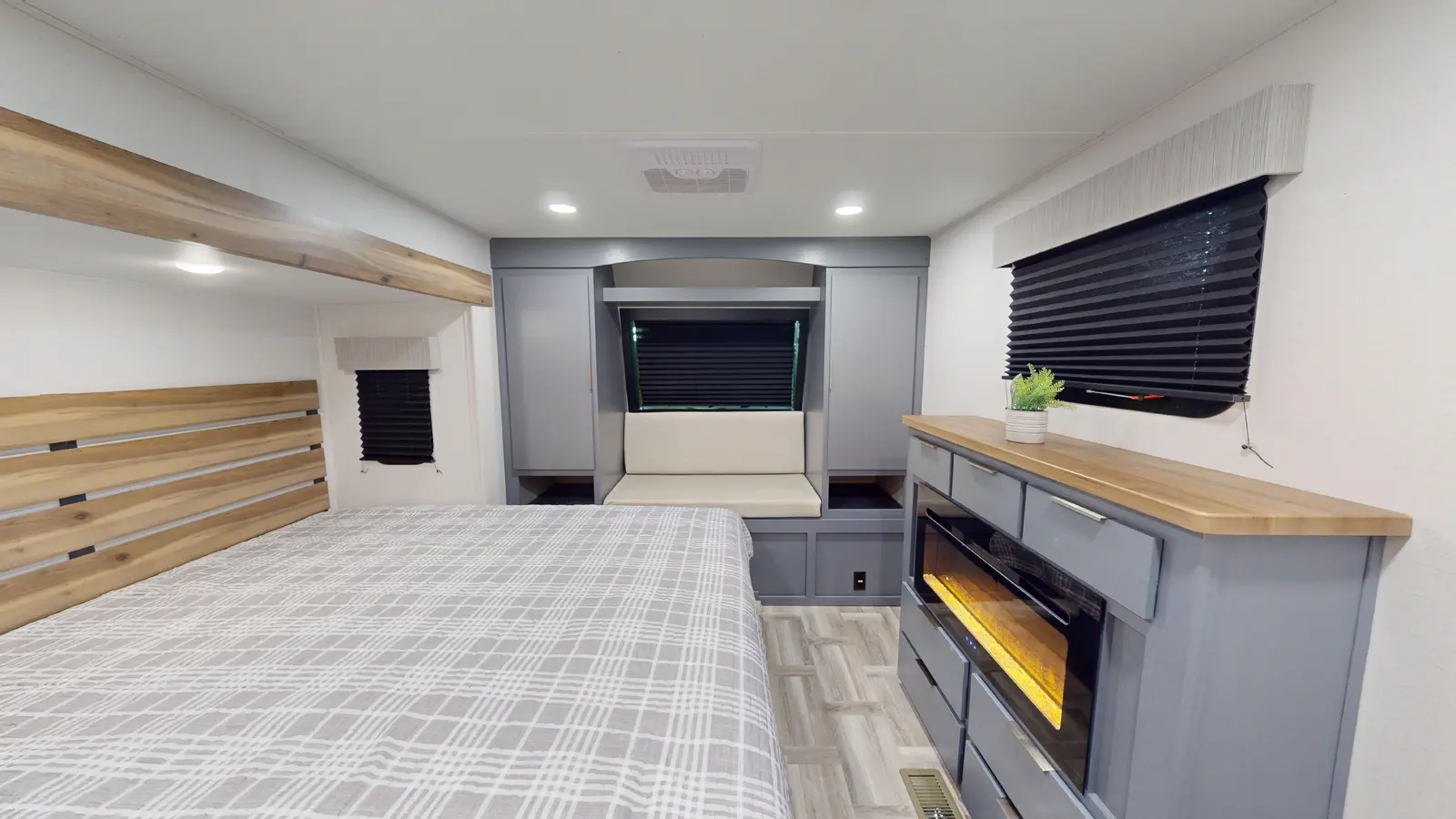 LaCrosse Travel Trailers - Prime Time RV