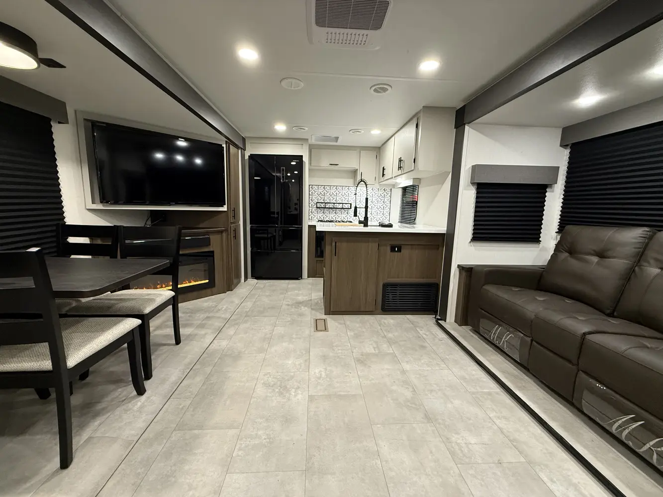 2026 LaCrosse 3411RK Floorplan - Prime Time RV